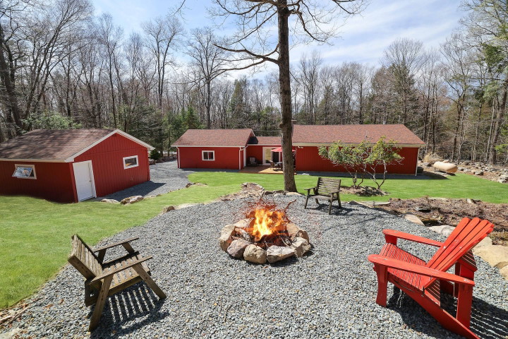 Alice's House Cozy Cottage Borders Game Lands - Lake Wallenpaupack, PA