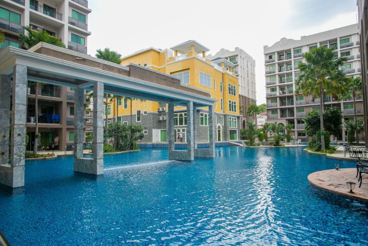 Arcadia/city View/high Speed Internet/instagram-worthy Apartment/convenient Transportation/24-hour Security - Pattaya