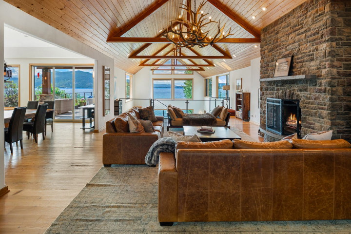 Dog Friendly Waterfront Estate - Sleeps 18 - Sandpoint, ID