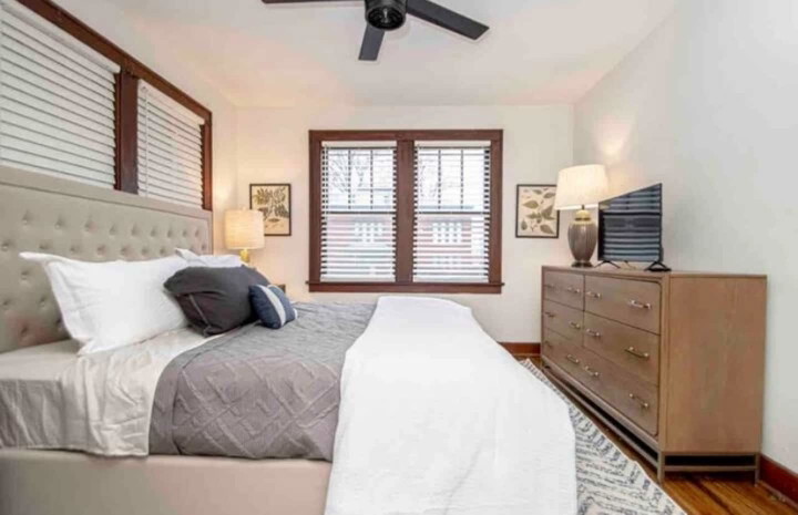 Downtown King Suite  Walkable + Parking - Little Rock, AR