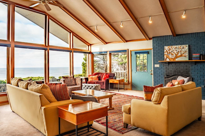 Ocean Front! Hot Tub & Dog Friendly~second Story - Newport, OR