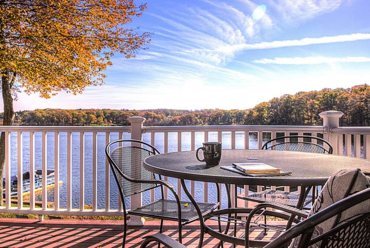 Direct Lakefront House Sleep 8 - Colchester, CT