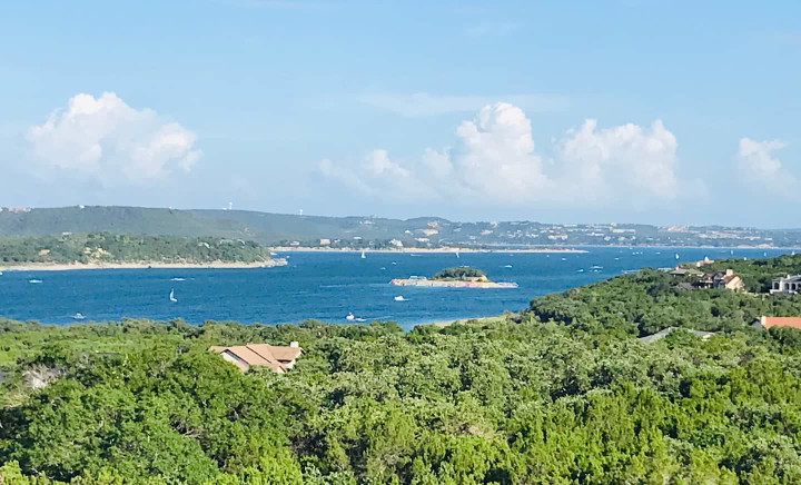 Beautiful 3 Bd/3 Ba Condo Overlooking Lake Travis - Leander, TX