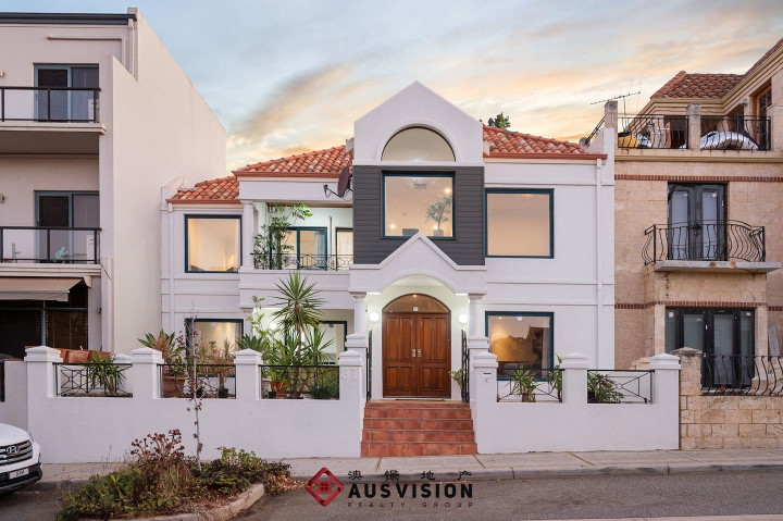The Prestigious 2-story Walk To Royal Waterfront - Perth