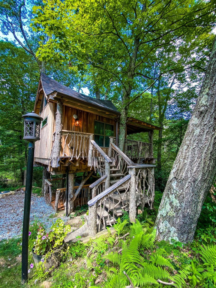 Oakleaf Treehouse - Romantic Mountain Escape - Farmington, PA