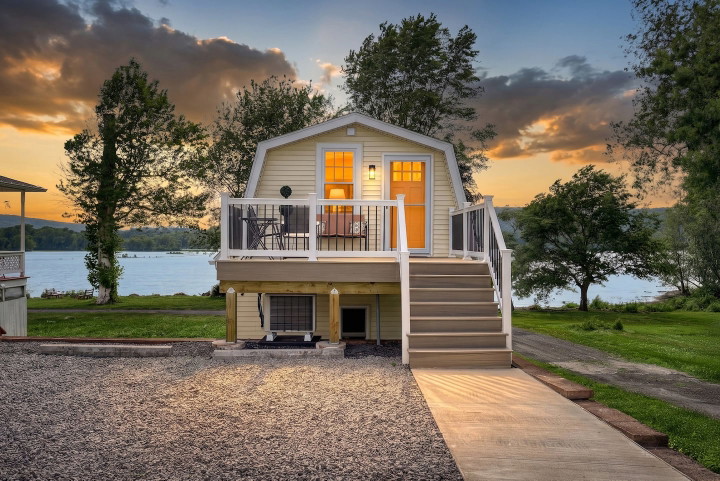 Riverfront Retreat - Serene, Private & Convenient - Lake Tobias Wildlife Park, Halifax