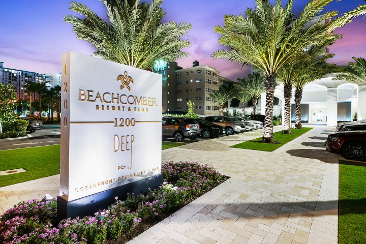 Small Basic Hotel Room At Beachcomber Resort&club - Fort Lauderdale