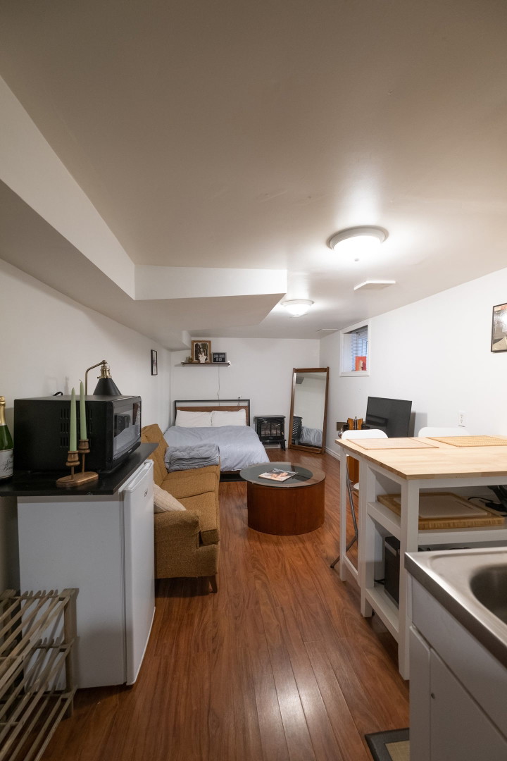 Mid Century Studio Apartment - Downtown Hamilton - Hamilton