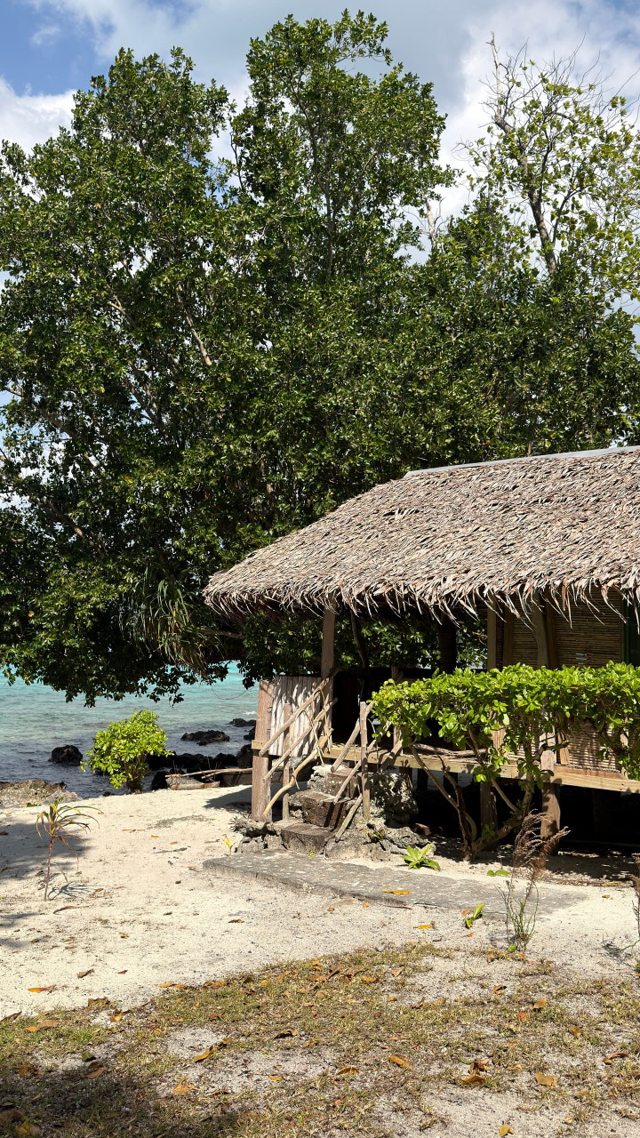 Hideaway Paradise Family Beach Bungalow 3 - Vanuatu
