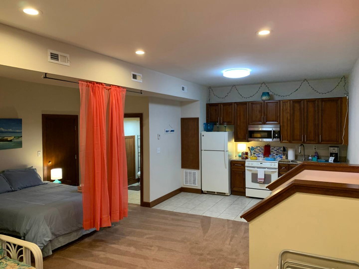 Beach Side Hideaway - Pet Friendly, Wifi, Smart Tv, Central Heat/ac, Parking - Norfolk, VA