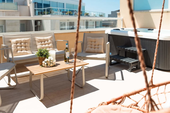 Ortigia Penthouse Suite | Jacuzzi | Sea Views - Malta