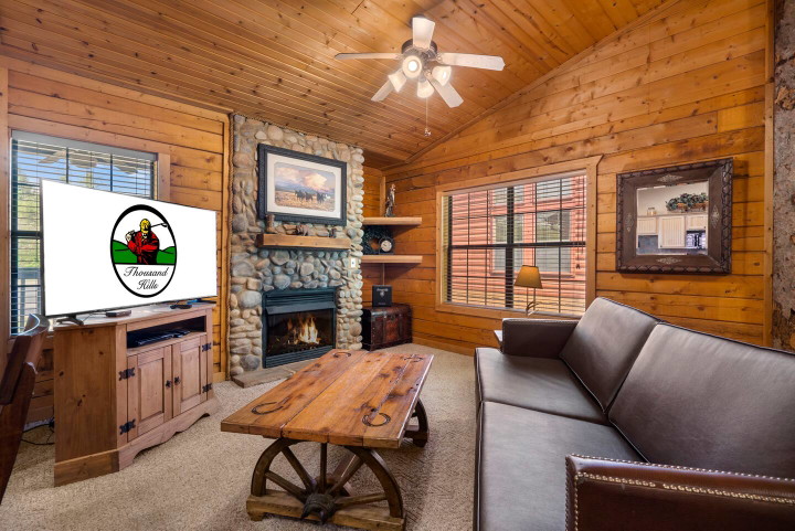 Romantic Studio Cabin For Two - Rockaway Beach, MO
