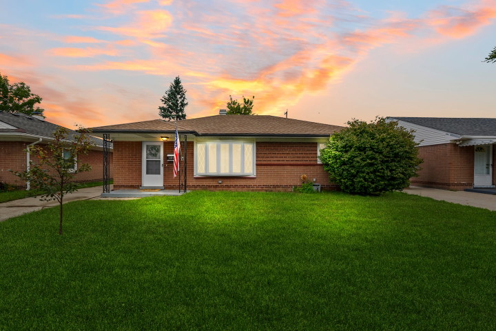 Hudson House | 1 King | 2 Queens | Near Royal Oak - Warren, MI