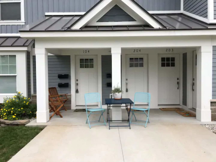 Pristine Condo, Walkable To Downtown & Munson - Michigan
