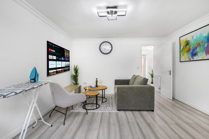 1 Parking Space, 500mbps Wi-fi, Workspace - Leicester