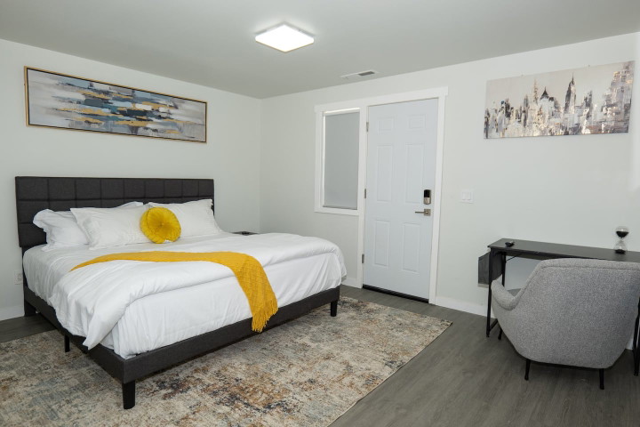 Private King Suite |Free Parking |Wifi|washer| Ac - Kent, WA
