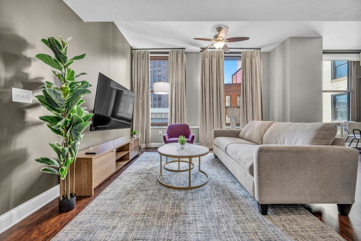 Stunning Downtown Condo With Parking & Gym - 克里夫蘭