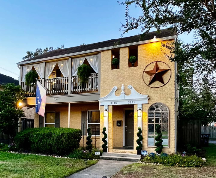 3 Bedrooms W/free Gated Parking,5-10mins.from All! - Houston, TX