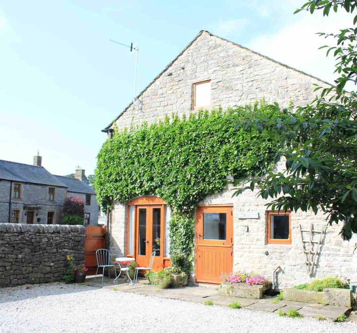 The Stables, Monyash. Cosy Beamed Cottage. - Bakewell
