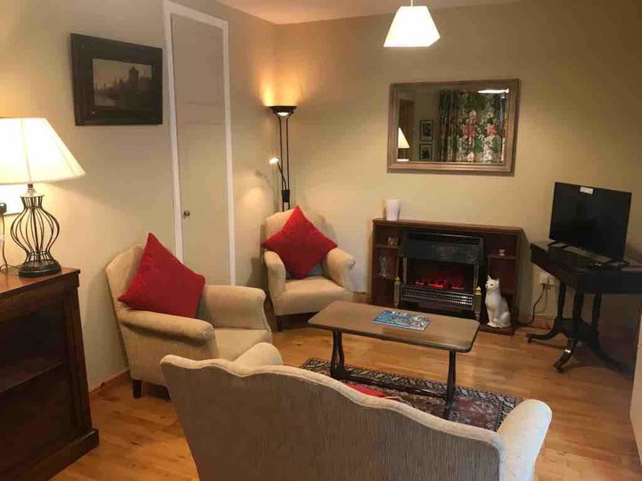 Lallys Lodge - Self Contained 1 Bedroom Apartment - Tralee