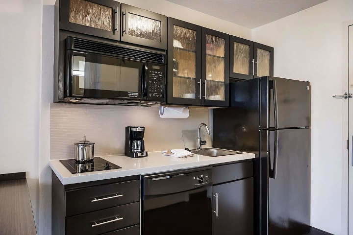 Best Place To Stay! 2 Relaxing Units, Full Kitchen - Gurnee, IL