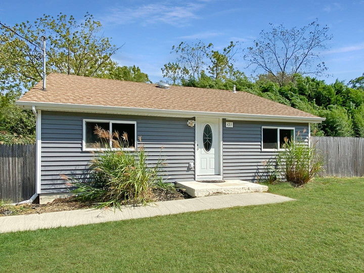 Cozy Riverside Cottage - Long Island, NY