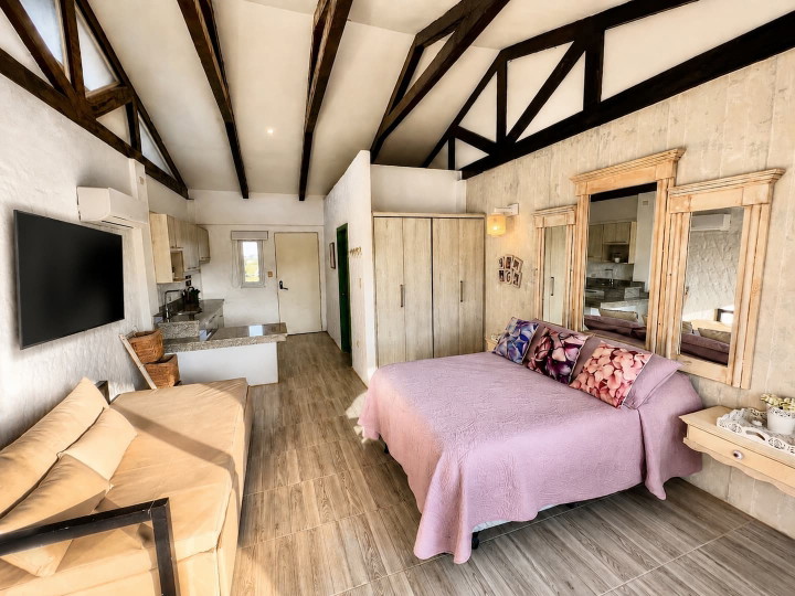 Magnolia Suite, A Stone's Throw From The Sea, With Pool + Jacuzzi - Punta Blanca