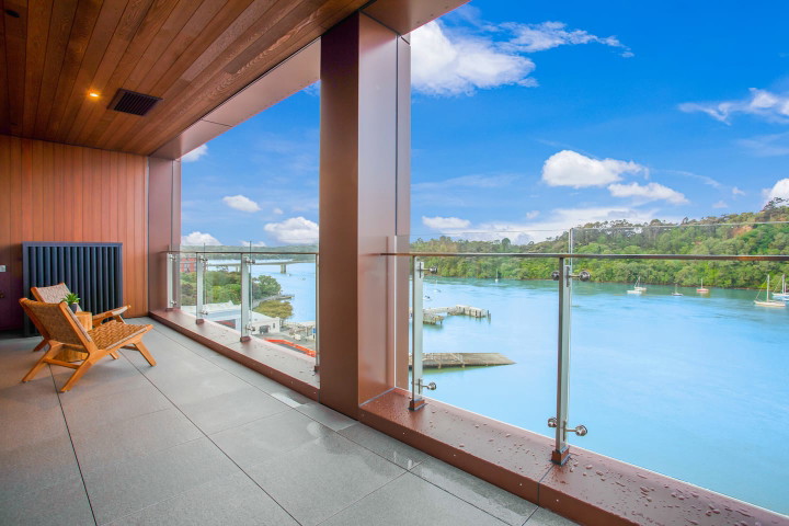 Catalina Bay Seascape With Bay Views And Carpark - Auckland