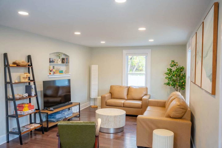 Modern Retreat W/ Hot Tub Steps From Colleges - Geneva, NY