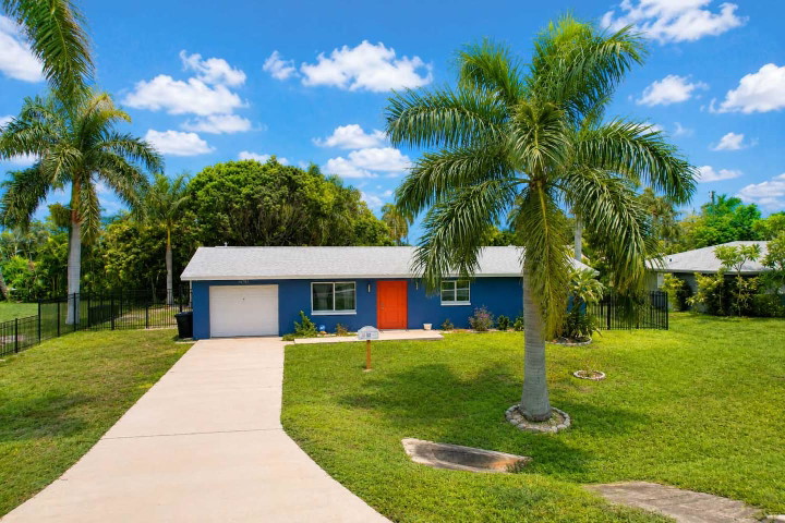 Orange Door, Fort Myers Beach - Sanibel Island, FL