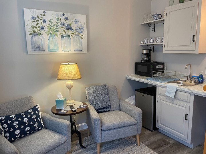 Charming Private Space With Kitchenette - Norwich, CT
