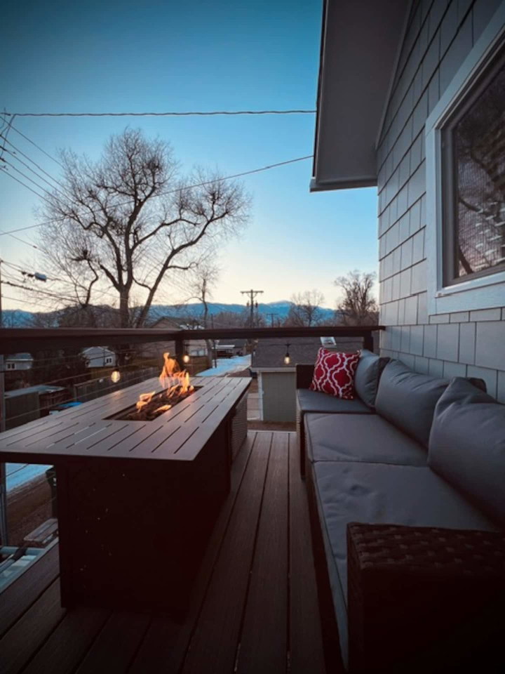 Pikes Peak Views | Downtown | Fire Pit | Grill - Colorado Springs, CO