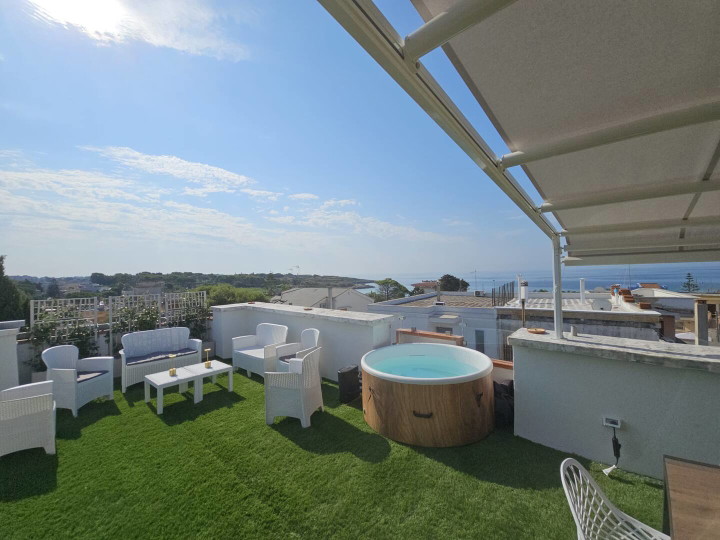 Endless Blue: Rooftop, Jacuzzi & Sea View - Taranto