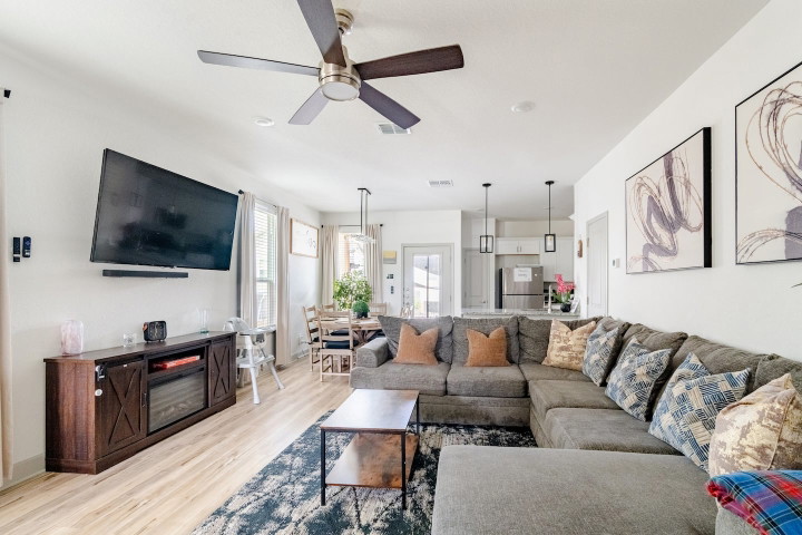 Family 3br Near Lackland Bmt · Arcade & Fire Pit - San Antonio