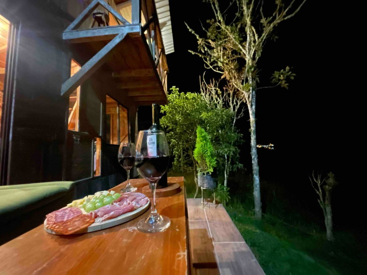 Cabin In The Middle Of The Evergreen Cloud Forest - Napo