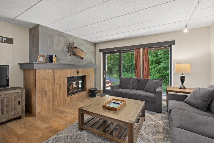 Snow Tree Lodge @ Base Of Mount Snow W/ Fireplace! - Vermont