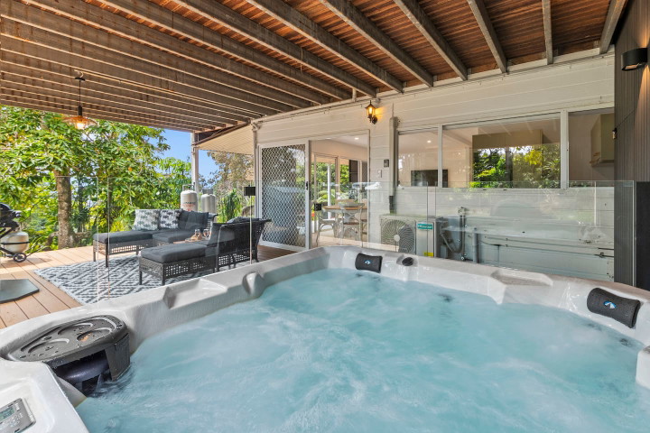 The Hideaway At Green Gables | Spa & Outdoor Fire - Tamborine Mountain