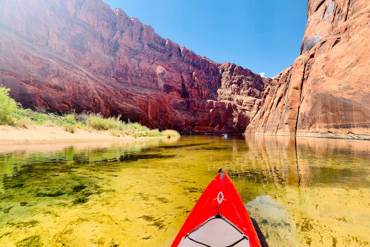 Lake Powell Adventure Suite: Canyon View + Balcony - Page