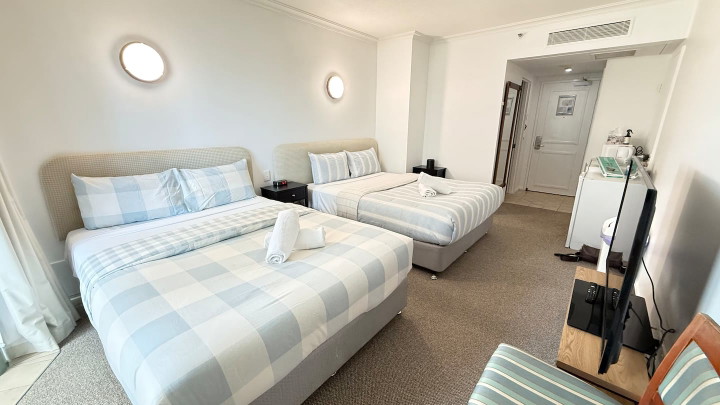Coastal Calm On Level 2 - Surfers Paradise