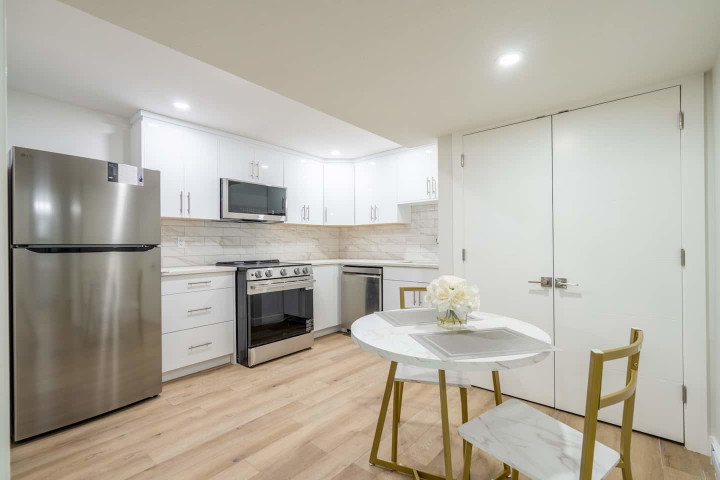 Beautiful Private Suite | Harbour Landing Regina - Regina
