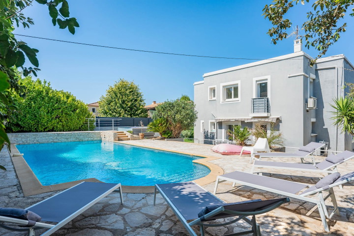 Villa 5 Chambres Piscine Climatisation Eoures - Marseille