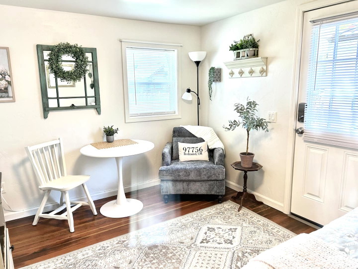 Blossom Cottage Studio - Redmond, OR
