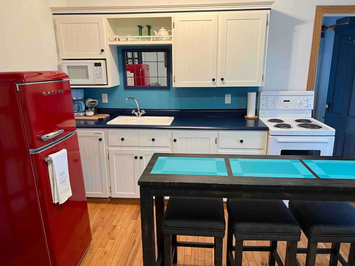 Mahone Bay 2 Bed Apt. In Town Close To Oak Island - Nova Scotia