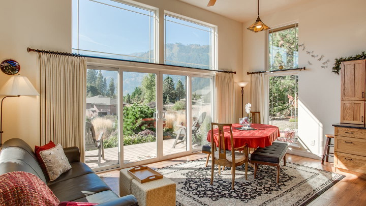 Pet-friendly Leavenworth Retreat W/ Hot Tub + View - Leavenworth, WA