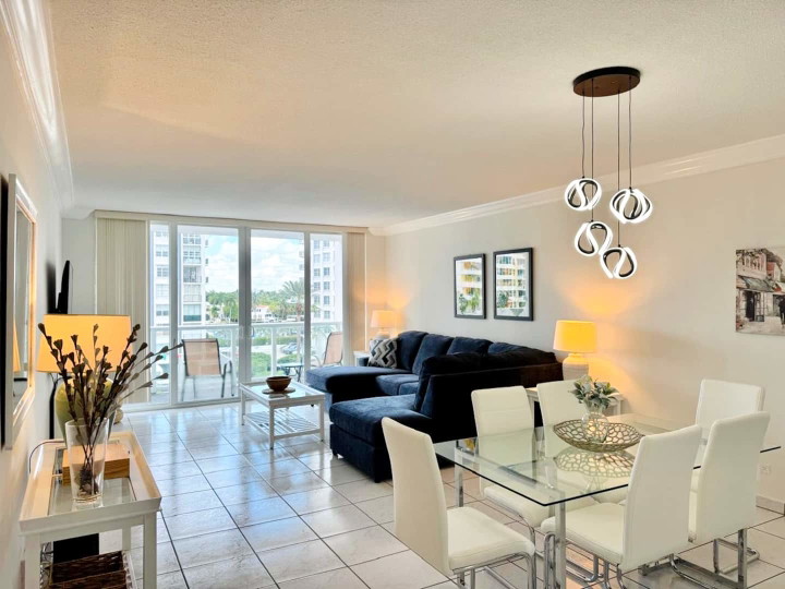 Spacious Apartment In Miami. - Miami Beach, FL