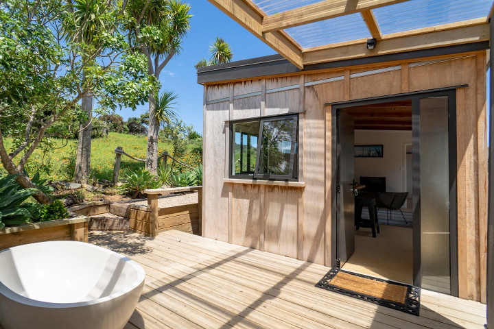 Whalebay Hideaway - Raglan