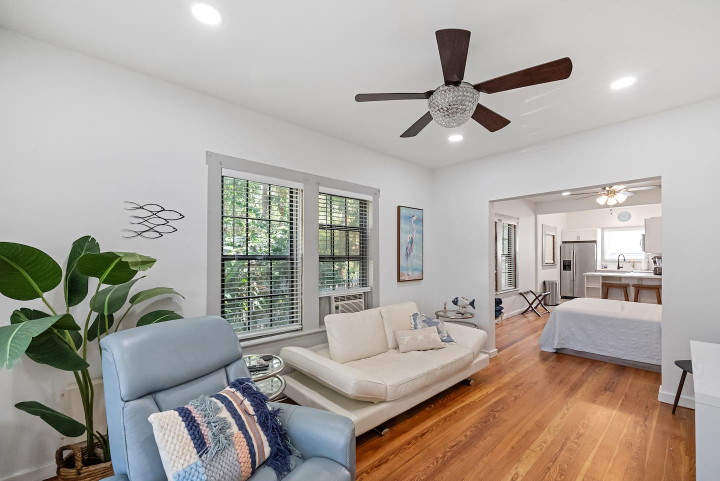 Near Sponge Docks | Downtown | Modern Studio - Tarpon Springs, FL