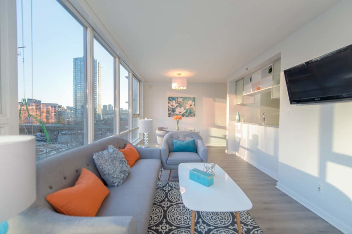 M1 - Comfy Chic 2 Bedroom Yaletown Condo + Parking - Vancouver