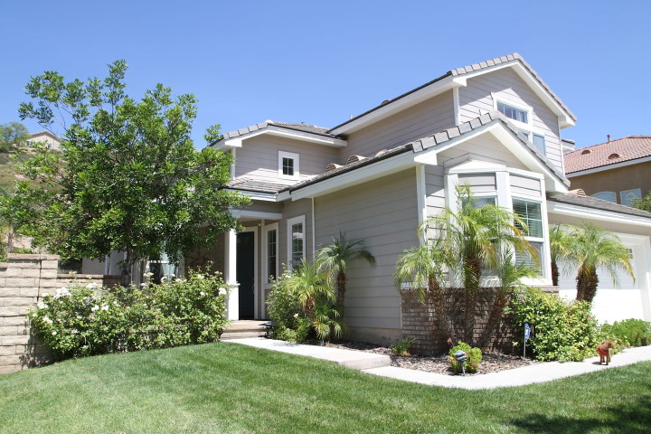 Goode.homes | Luxury Home W/ Pool & Lush Gardens - Santa Clarita, CA
