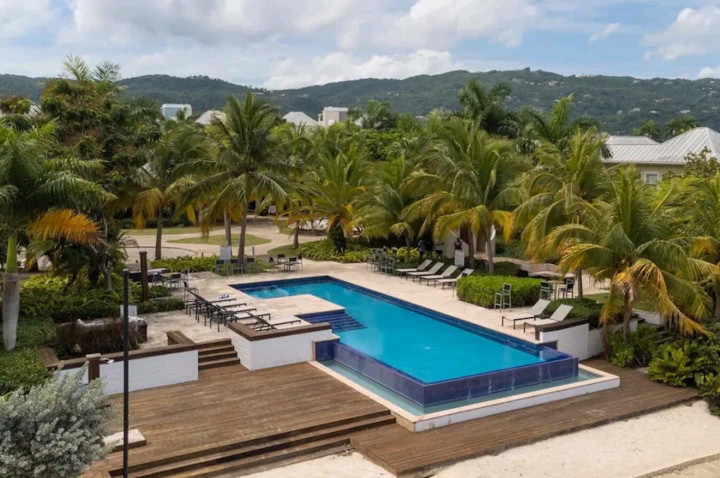Jus' Beachy Deux Luxury Apt In B/frnt Gated Comnty - Montego Bay